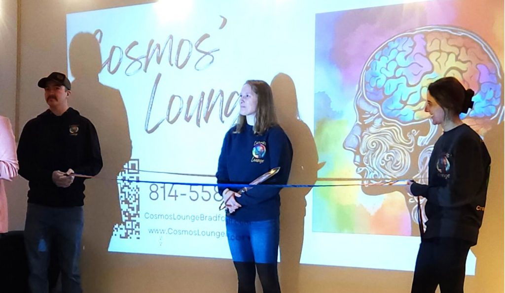 Cosmo's cuts ribbon on new business - The Bradford Era