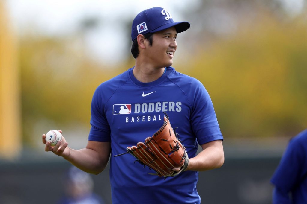 Baseball welcomes another season, with most pitchers and catchers ...