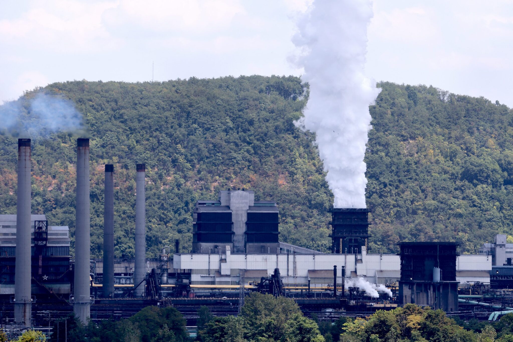 Explosion at US Steel plant in Clairton leaves 1 dead, dozens hurt or ...