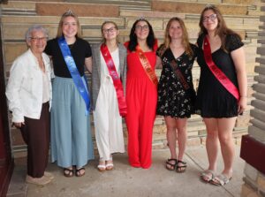 Rotary welcomes queen candidates - The Bradford Era