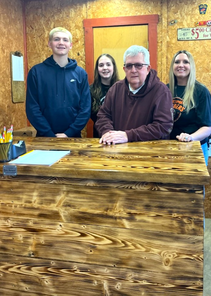 Sportsmans Club receives donation - The Bradford Era
